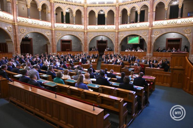 Döntött az Országgyűlés: Magyarország mégsem lép ki a Nemzetközi ...